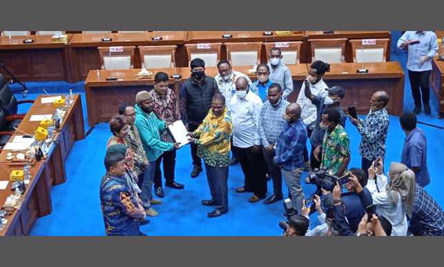 Masyarakat Intan Jaya Tolak Blok Wabu di Depan Komisi VII DPR RI ...