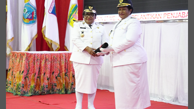 Pj Ribka Haluk Lantik Martha Pigome Jabat Pj Bupati Paniai ...