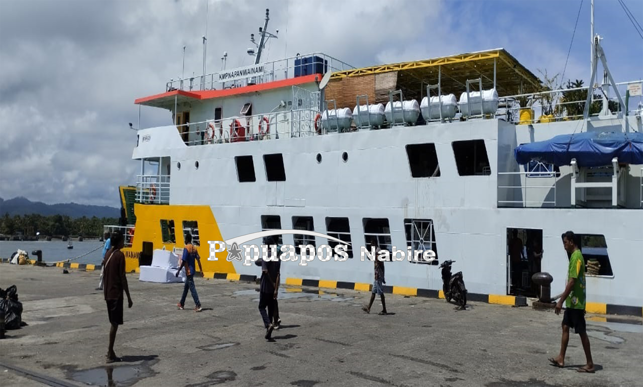 Kapal Perintis KMP Napan Wainami Dipadati Penumpang | Papuaposnabire ...